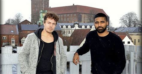 Kontrastfyldt band træder frem på scenen