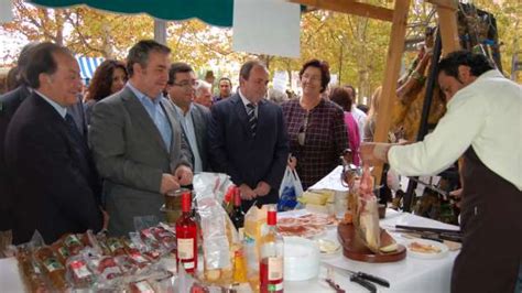 Más de 8 000 personas asisten a la III edición de la Feria del Jamón de