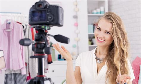 A Complete Guide To Start Vlogging In