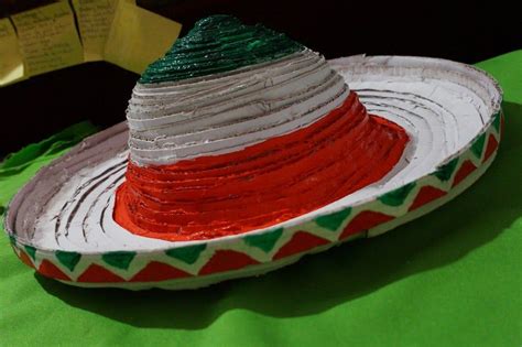 Sombrero mexicano hecho con cartón Manualidades Manualidades