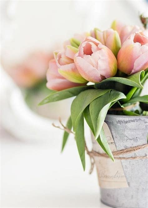 Idées de décoration printanière pour votre maison avec des tulipes