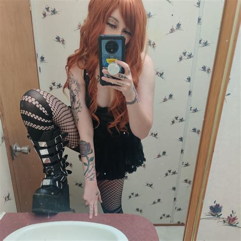 Your Neighborhood Friendly Goth Girl Scrolller