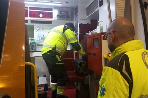 Un hombre en estado grave tras ser apuñalado en la cara el abdomen y