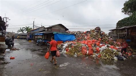 Penjelasan DLHK Depok Ihwal Gunungan Sampah Di Pasar Kemiri Muka JPNN