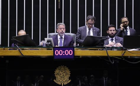 Câmara aprova PEC do pacote fiscal que restringe abono salarial