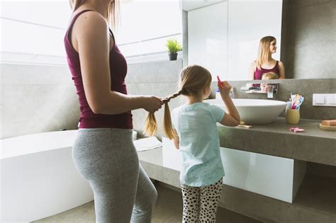 Free Photo Mother And Daughter Having Fun In Bathroom