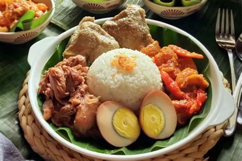 Rekomendasi Tempat Makan Gudeg Legendaris Paling Terkenal Dan Enak Di