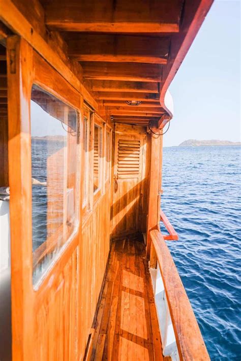 Sewa Kapal Labuan Bajo Sailing Komodo Trip Labuan Bajo