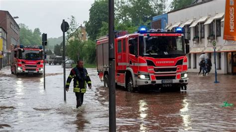 Unwetter Erdrutsche und Überflutungen nach Dauerregen im Saarland