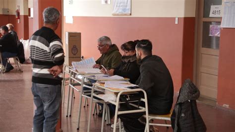 Cerraron los comicios en todo el país pero se extiende la votación en