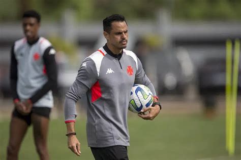 Preparador físico Diego Pereira fala sobre reforços e pede paciência