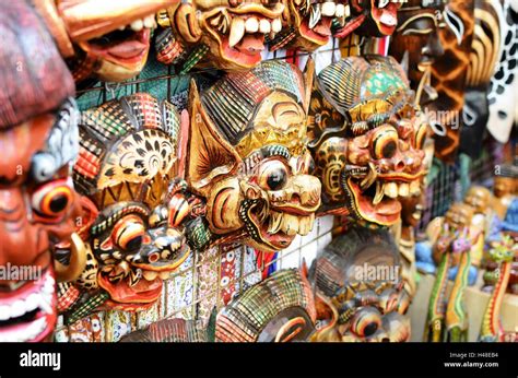 Asian Traditional Wooden Mask Face Fotos Und Bildmaterial In Hoher