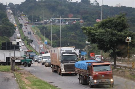 Mais de 75 das estradas mineiras têm algum tipo de problema diz CNT