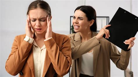 Thao túng tâm lý là gì Những hành vi thao túng tâm lý cần tránh Nhà