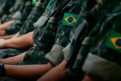 Exército divulga edital de concurso vagas para farmacêuticos e