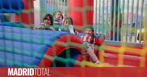 Los mejores planes con niños para este fin de semana un futbolín