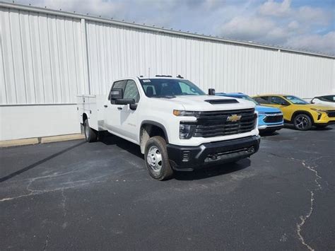 New 2024 Chevrolet Silverado 3500 HD Chassis Cab Work Truck Crew Cab In