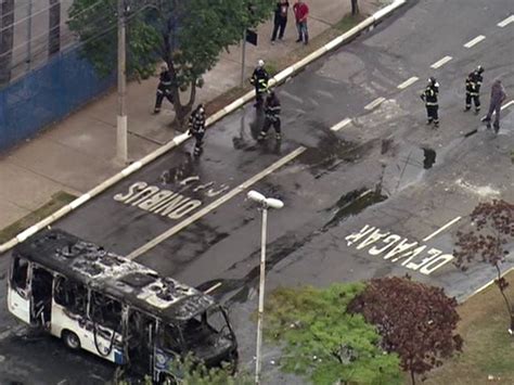 G1 Ônibus e micro ônibus são incendiados na Zona Norte de SP