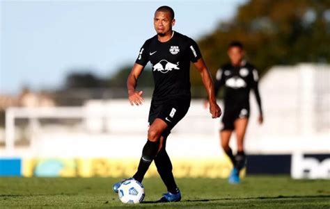 Vasco anuncia a contratação do lateral esquerdo EdimarJogada 10