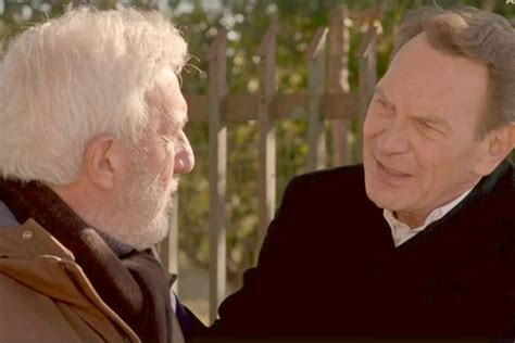 Un Posto Al Sole Colpo Di Scena Tra Roberto E Raffaele Interviene