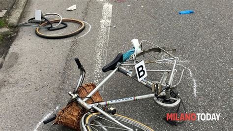 Incidente A Novate Milano Ciclista Investita Da Un Auto Portata Via