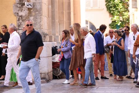 Obsèques de Pierre Cornette de Saint Cyr la soeur de Chantal Goya et