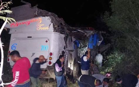 Volcadura de autobús deja tres muertos y 36 heridos en carretera Oaxaca