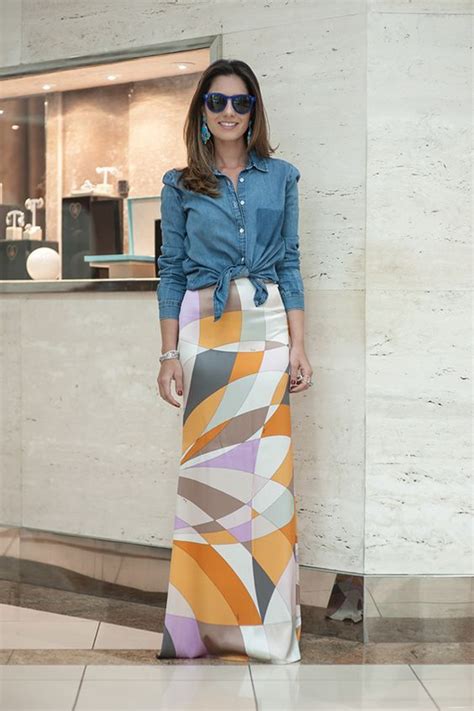 Camisa Jeans Nozinho Na Cintura Saia Longa Estampada Modest