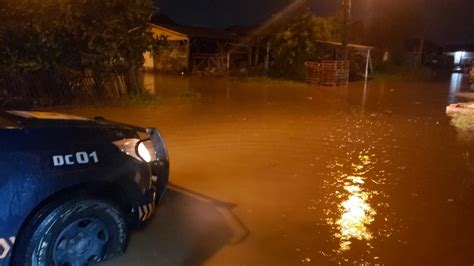 São Leopoldo registra mais de 40mm de chuva e vento causa estragos em