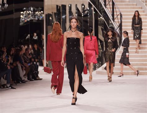 Desfile Métiers d Arts de Chanel Colección Paris 31 rue Cambon 2019 20