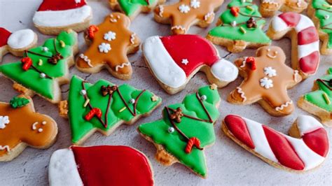 Biscuits de Noël à décorer avec du glaçage