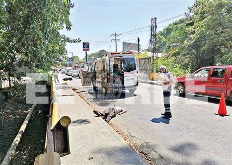 Motociclista Muere al Chocar Contra Guarnición Periódico El Orbe