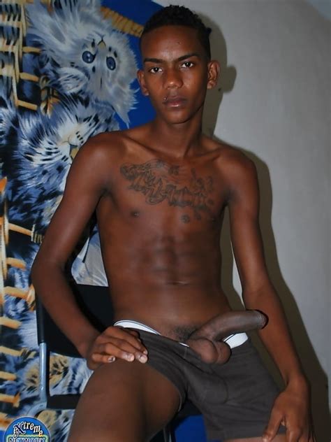 セクシーな黒い裸の男の子 女性の写真