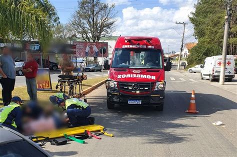 Motociclista e garupa ficam feridos após colisão no Alto de Mafra