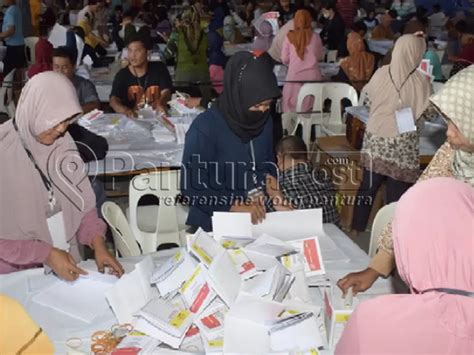 Melihat Proses Penyortiran Dan Pelipatan Surat Suara Pemilu 2024