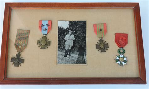 Cadre de 3 médailles sous verre 1914 1918