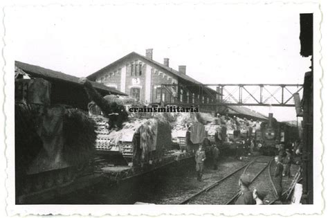 Orig Foto Panzer IV Tank Seitenschürzen Tarn Camo am Bahnhof in