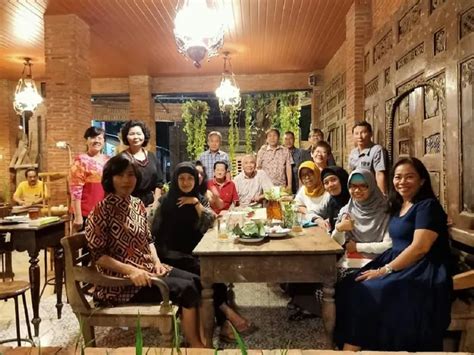 Rekomendasi 7 Angkringan Di Solo Dari Wedangan Pendhopo Sampai Omah