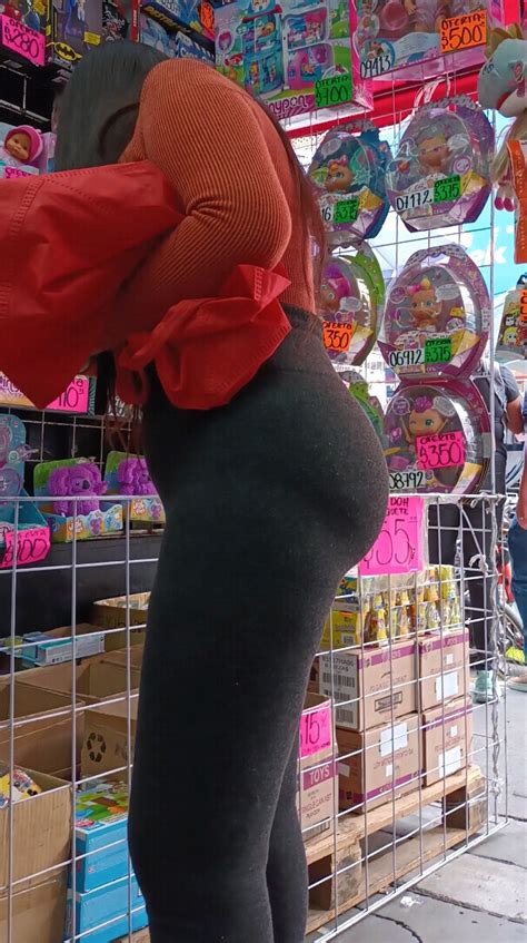 Joven Milf En Leggins Con Tremendas Tetas Y Culo Spandex Leggings