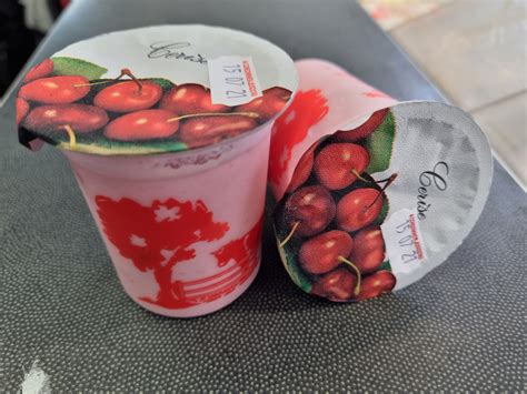 Yaourt à l unité brassé à la cerise griotte 125 g Ferme De L