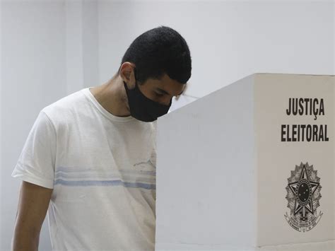 É possível pedir o voto em trânsito para o 2º turno Confira as regras
