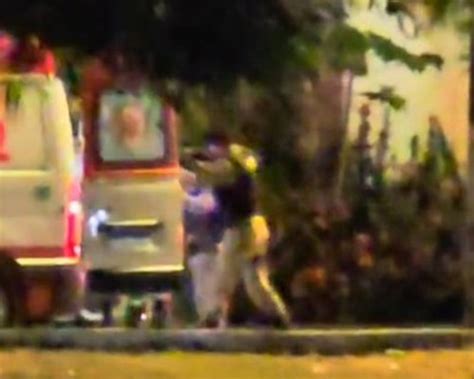 Vídeo mostra policial atirando em paciente dentro de ambulância do Samu