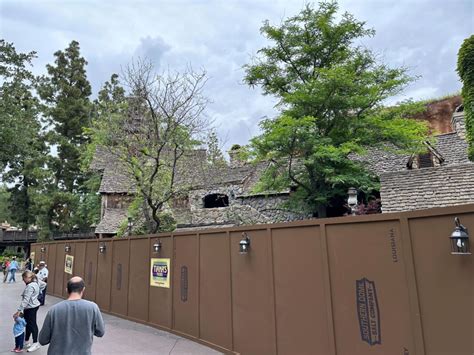 PHOTOS Tianas Bayou Adventure Signs On Construction Walls Around