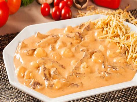 Strogonoff de frango receita deliciosa cremosa e rápida de fazer