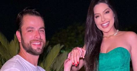 Noivos Ex BBB Laís Caldas ganha pedido de casamento de Gustavo Marsengo