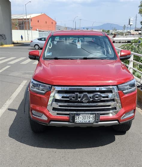 Camioneta embiste a motociclista Noticias de Querétaro