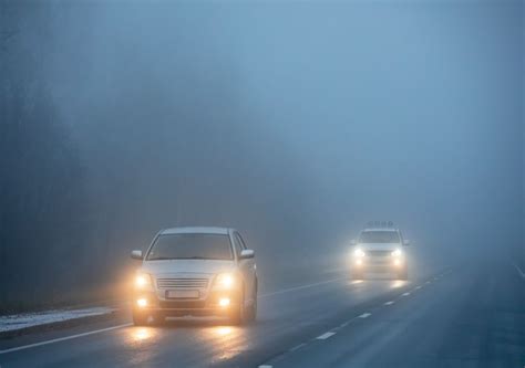Cómo conducir con niebla los consejos de la DGT para una conducción segura