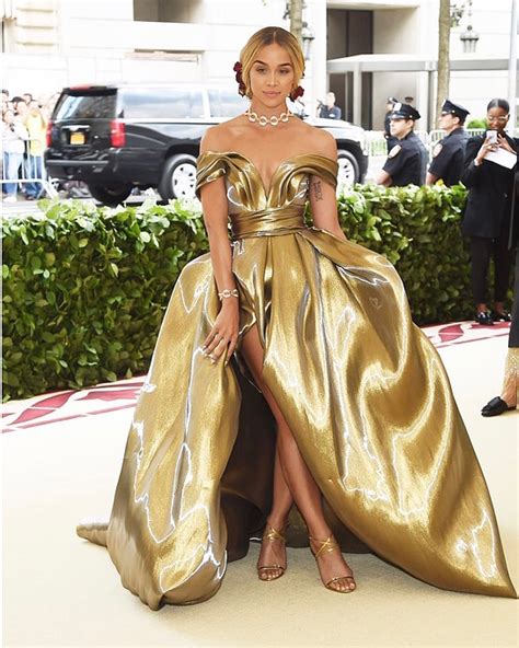 MariCarvalho Vestido Dourado 60 Modelos Para Brilhar E Arrasar Em