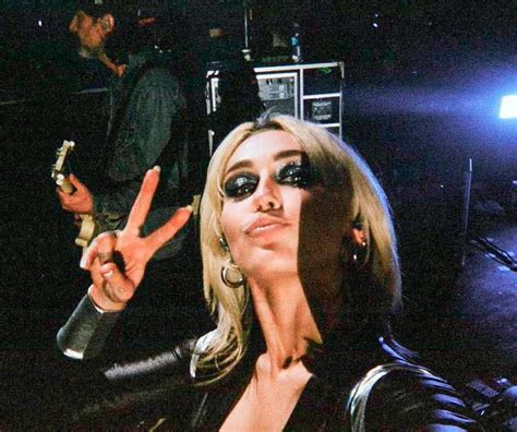Mileyupdates Fan Account On Twitter Miley Cyrus In Argentina