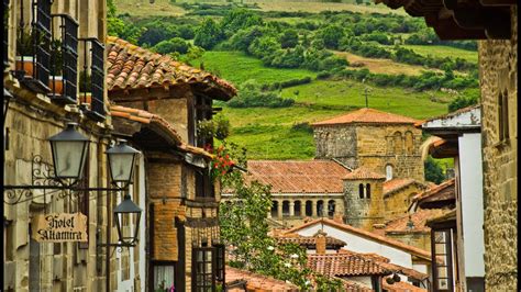 El Pueblo M S Bonito De Espa A Santillana Del Mar